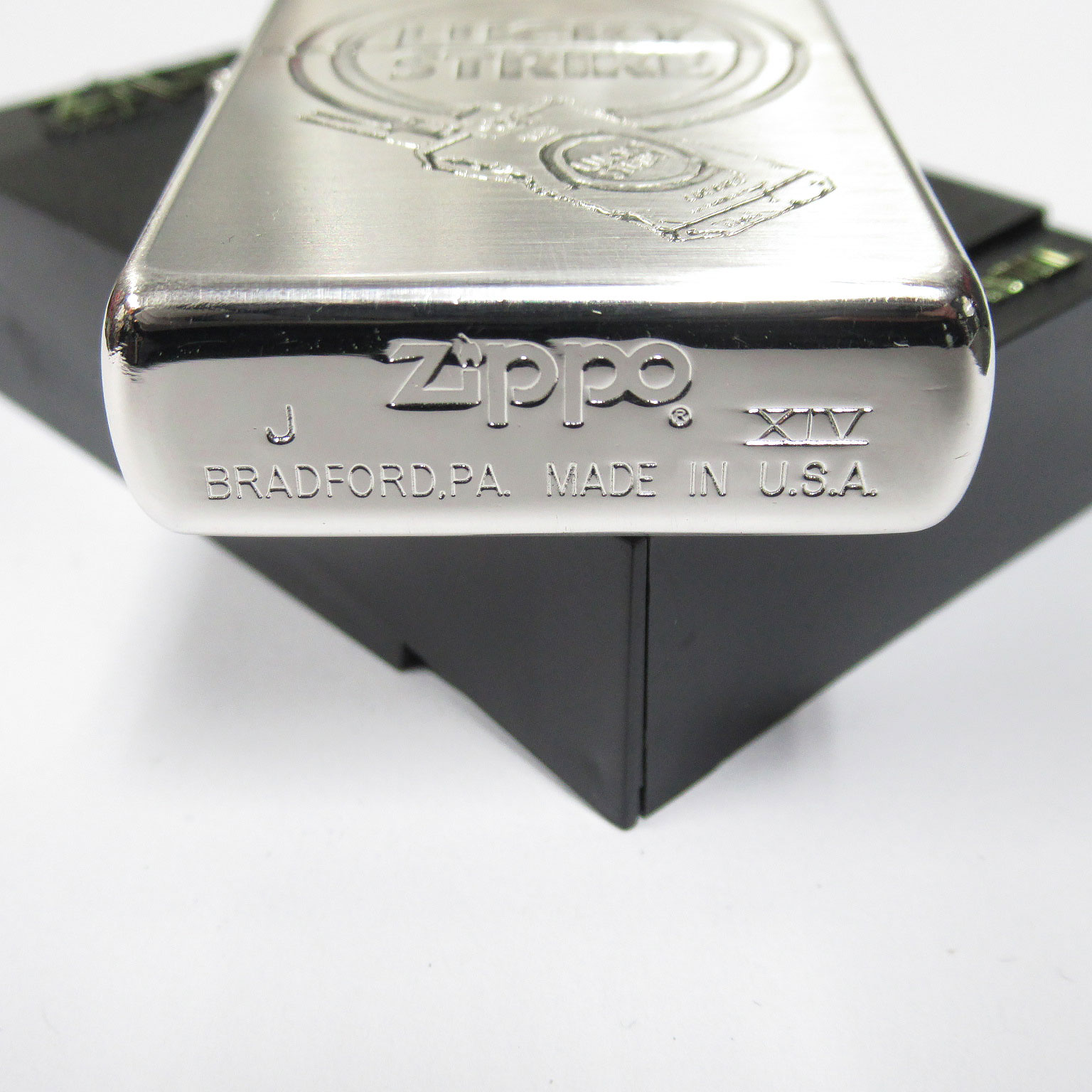 Vintage Zippo Lucky Strike Etching Silver 1998 Japan Limited Oil Lighter